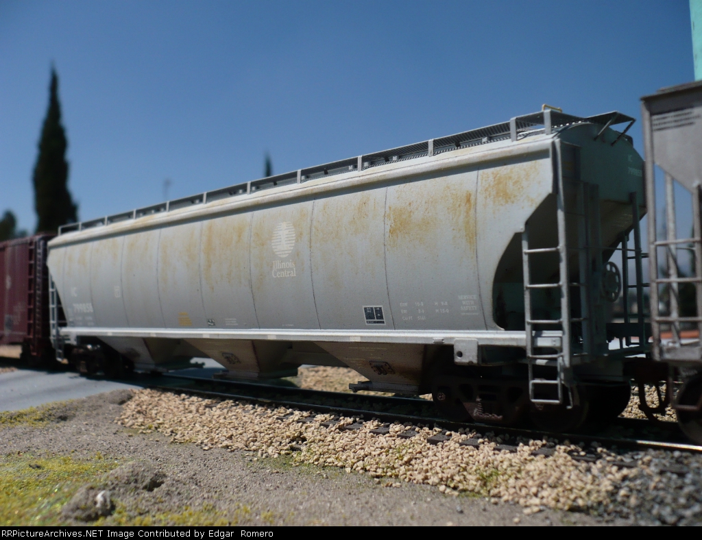 IC 799858 Custom weathered HO scale Trinity hopper